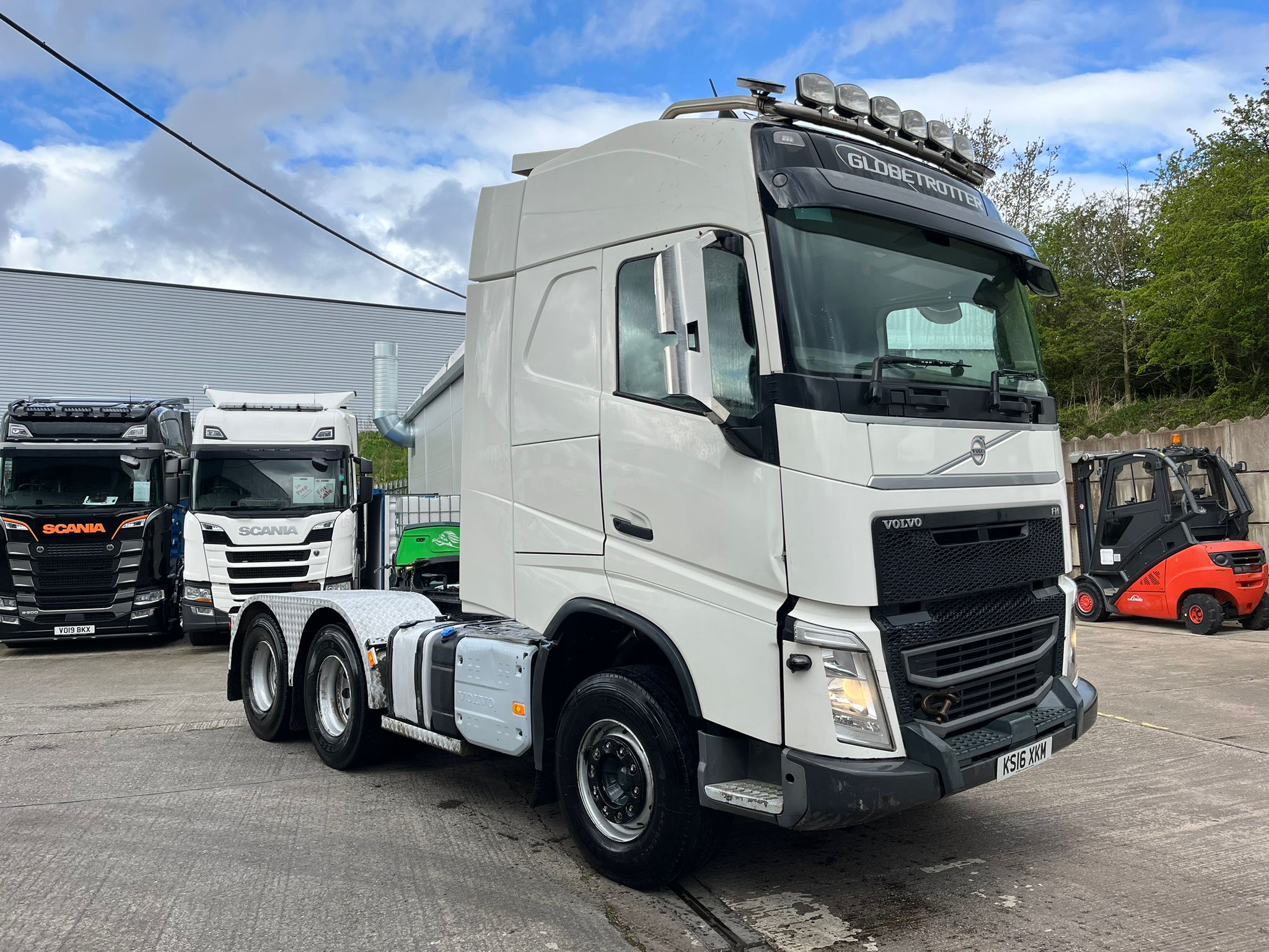 Buy Pre-Owned Volvo Trucks from Industry Experts | Smith Bros. Services Ltd