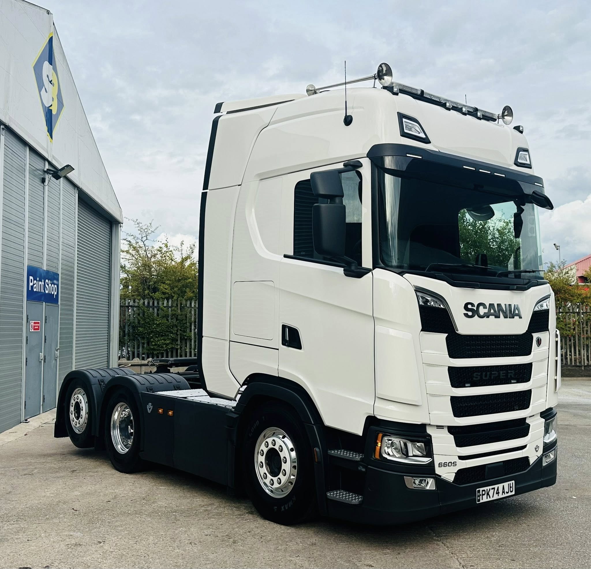 What Is a Tractor Unit? - Smithbros